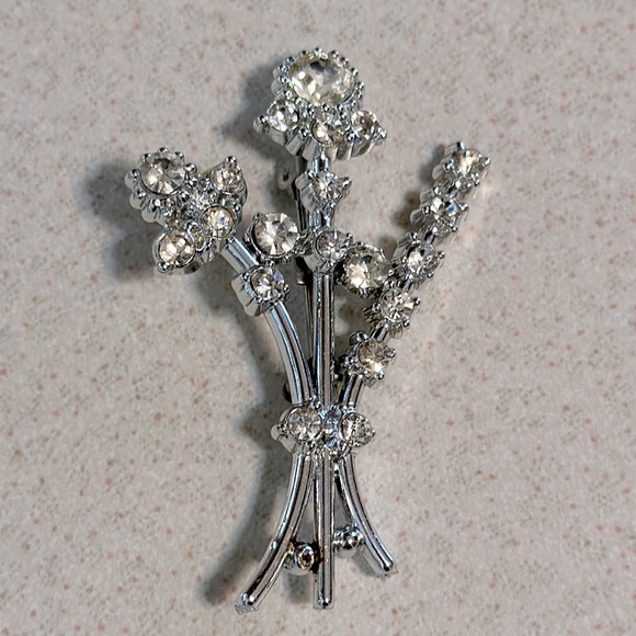 Jewelry | Vintage Silver Tone Rhinestone Broach 534 | Poshmark